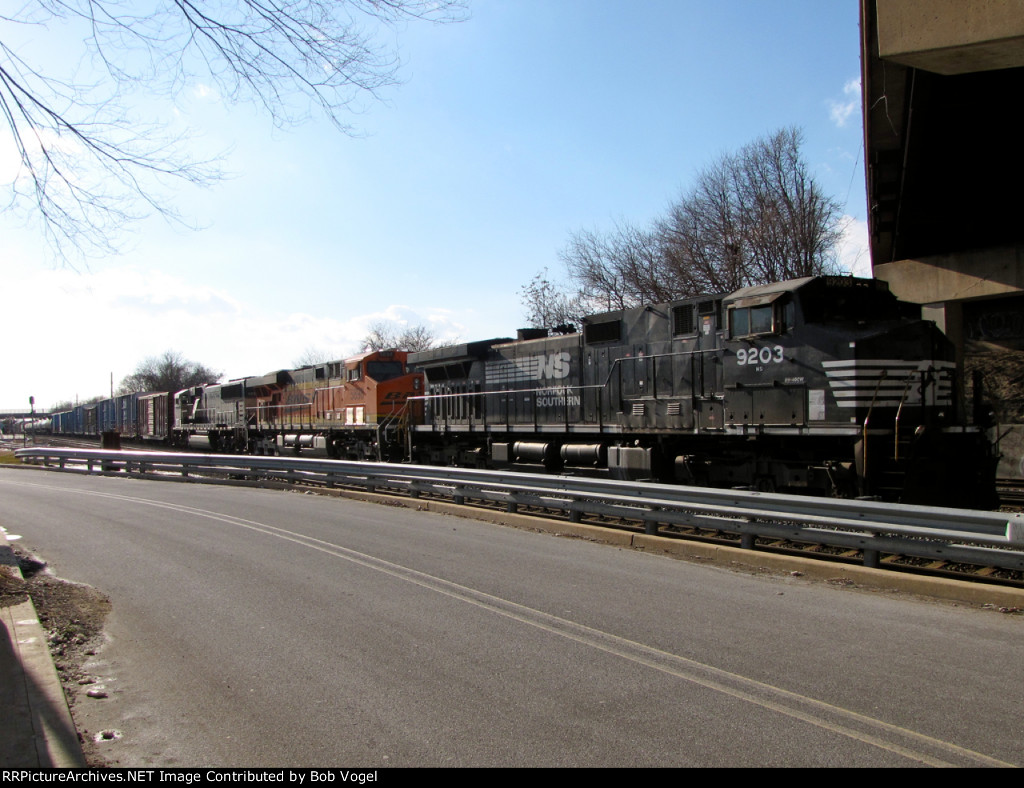 NS 9203; BNSF 5898 and 9719